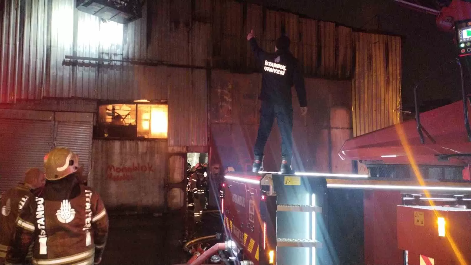 Ataşehir’de kimyasal madde deposunda yangın - Kocaeli Duysun - Şehre ... Ataşehir’de kimyasal madde deposunda yangın - Kocaeli Duysun - Şehre ...